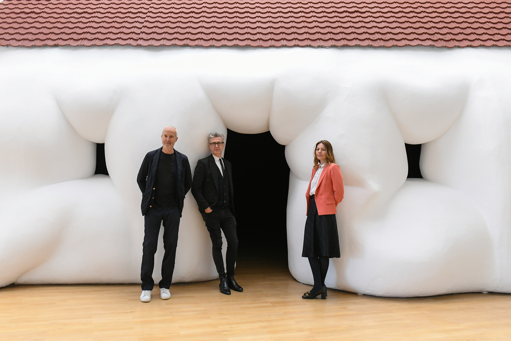 Jérôme Sans . Erwin Wurm - One Minute Forever